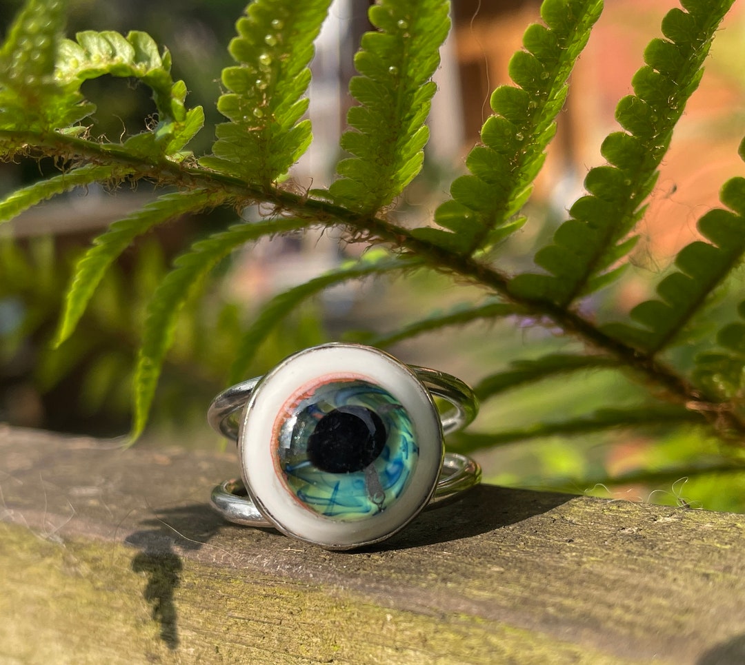 Silver and Glass Fish Eye Ring - Etsy