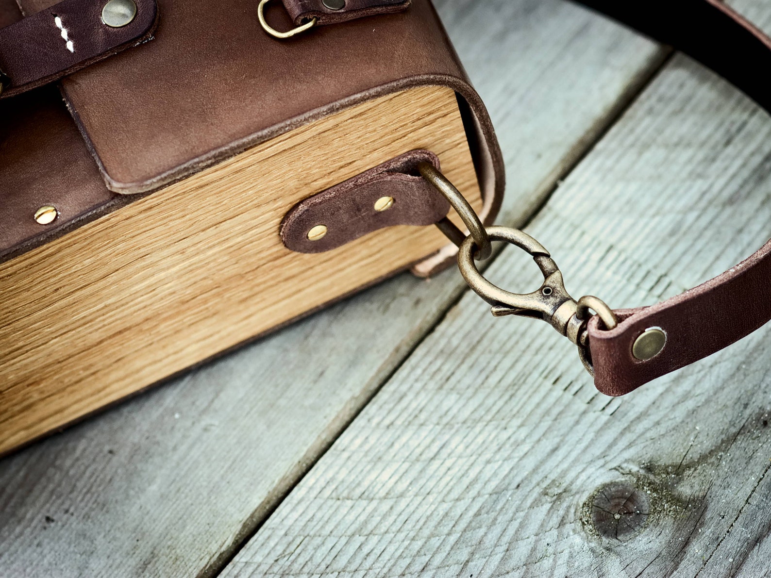 Shoulder Bag in Vegtanned Leather and Beech Wood. Handbag, Leather and ...