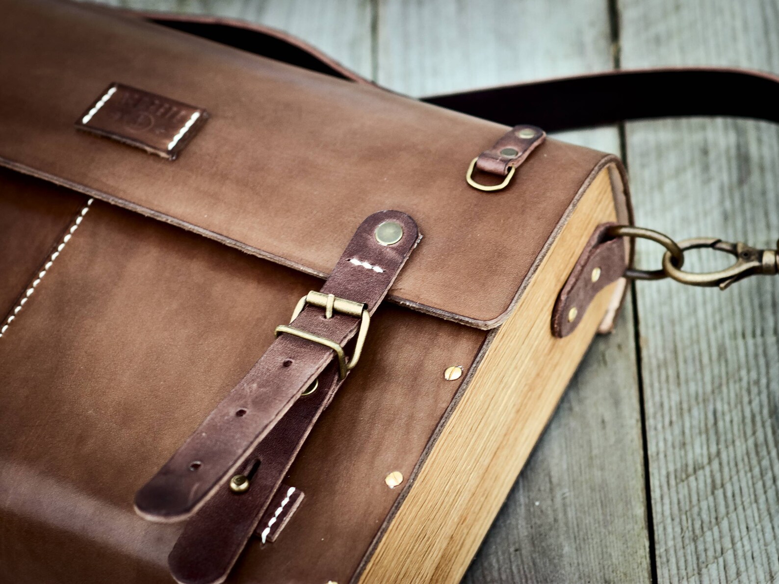 Shoulder Bag in Vegtanned Leather and Beech Wood. Handbag, Leather and ...