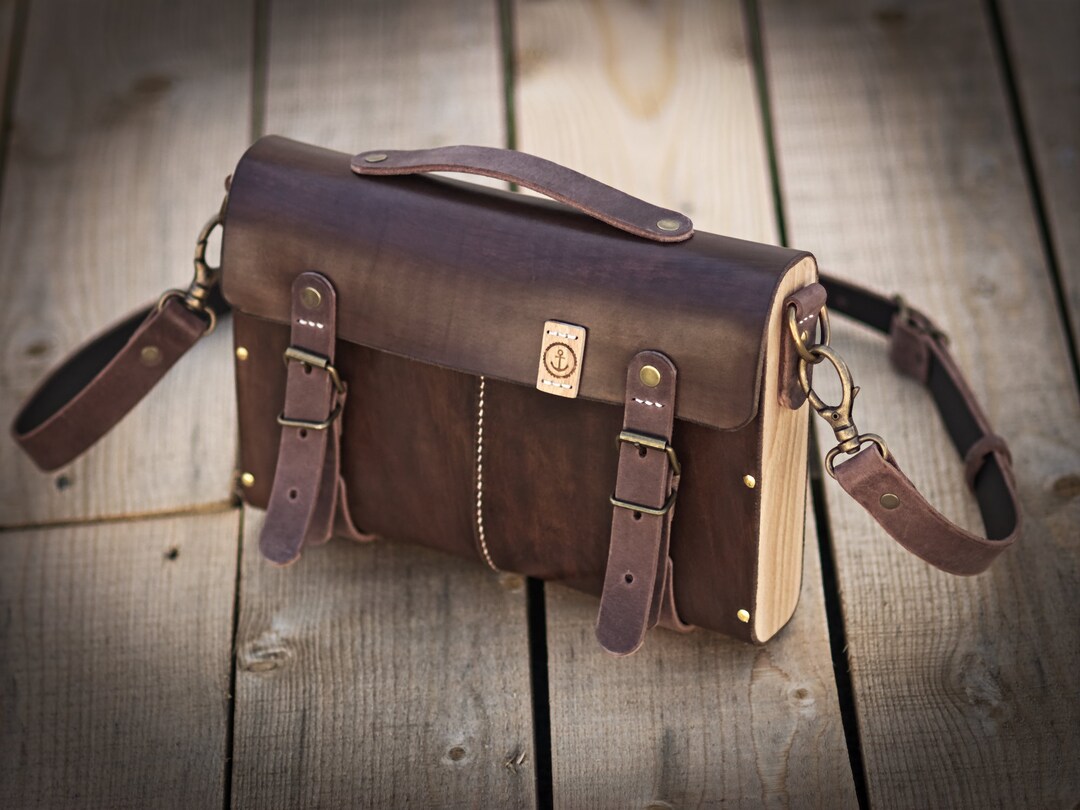 Leather and Wood Shoulder Bag. Vegetable Tanning Leather and Beech Wood ...