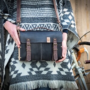 Shoulder Bag in Vegtanned Leather and Beech Wood. Handbag, Leather and ...
