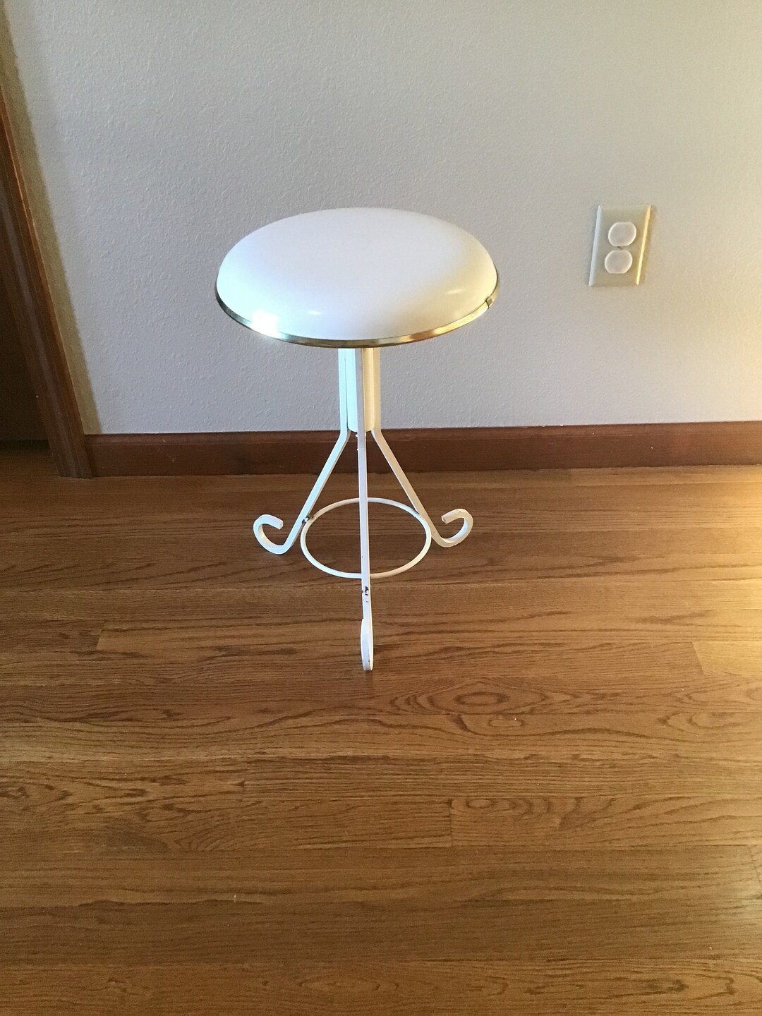 Stool steel round store