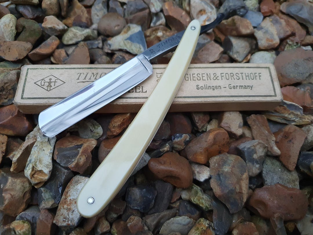 A German Straight Razor Timor Blue Steel 5/8th in Good Condition Shave ...