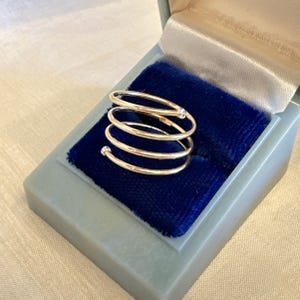 14K Gold Spiral Bypass Ring, Diamond Cut White Gold Accent, Size 7.5 - Etsy