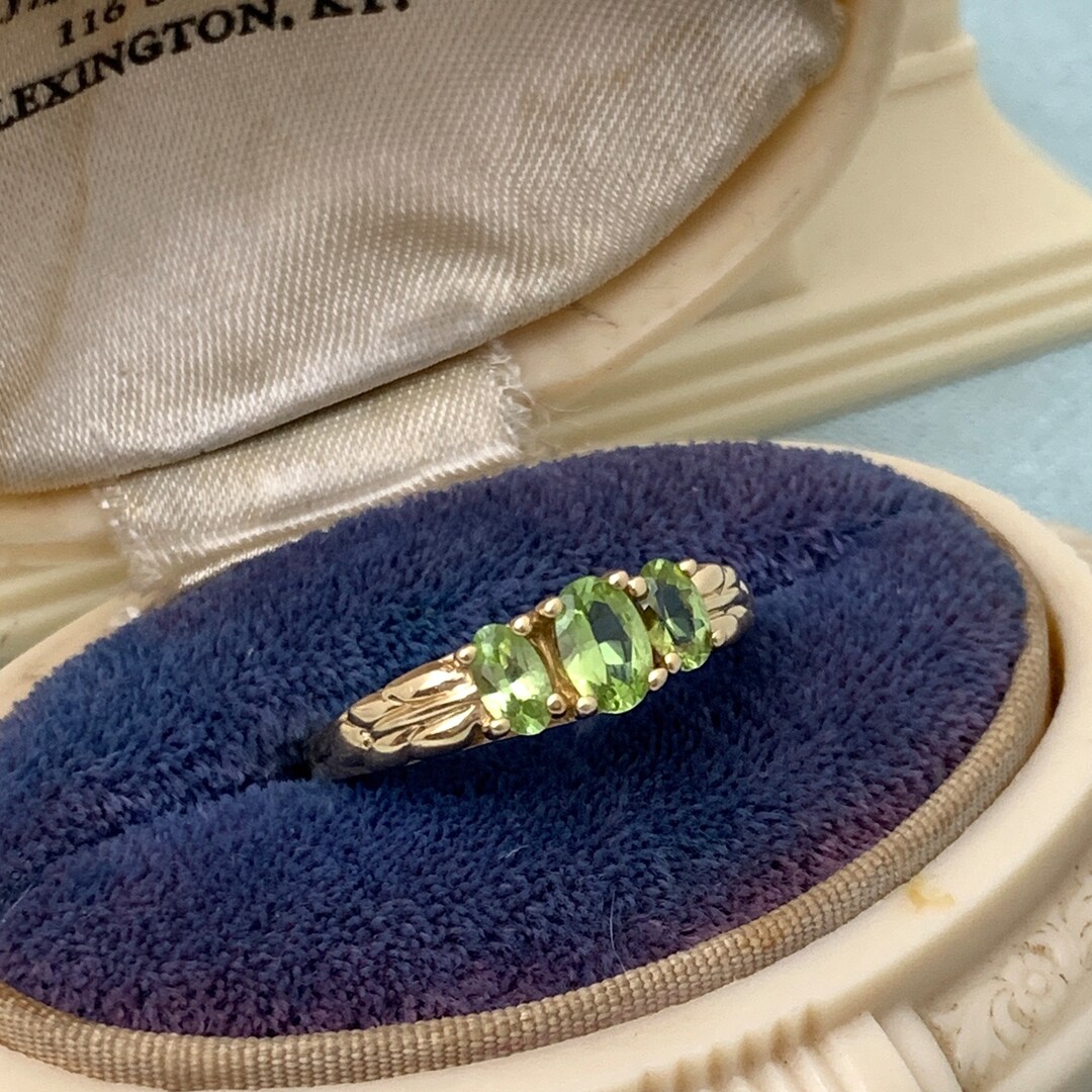 14K Yellow Gold Oval Peridot Ring, 14K Gold 3 Stone Peridot Birthstone ...