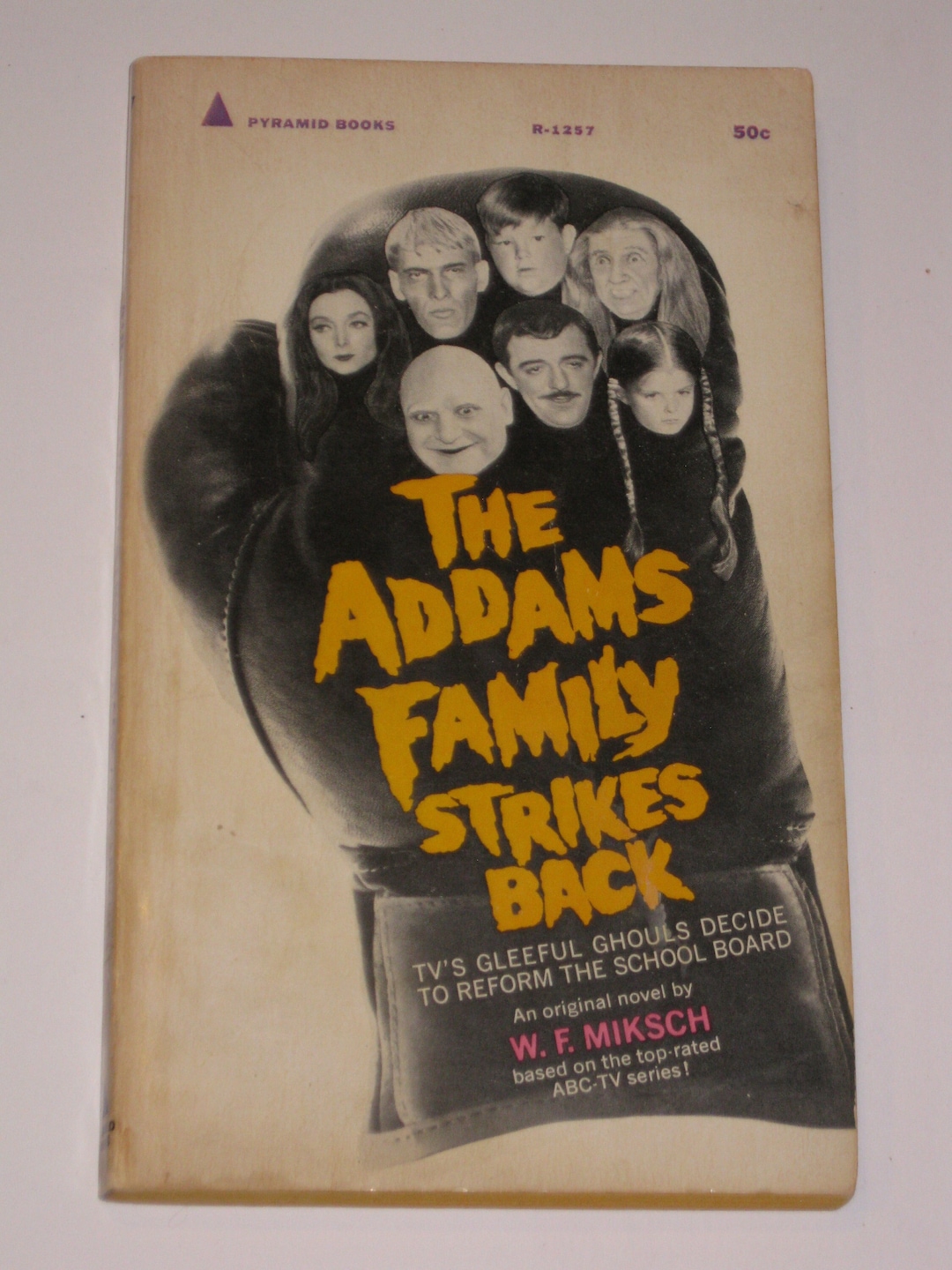 You Pick: Addams Family, Munsters TV and Movie Tie-in Pb Books Addams ...