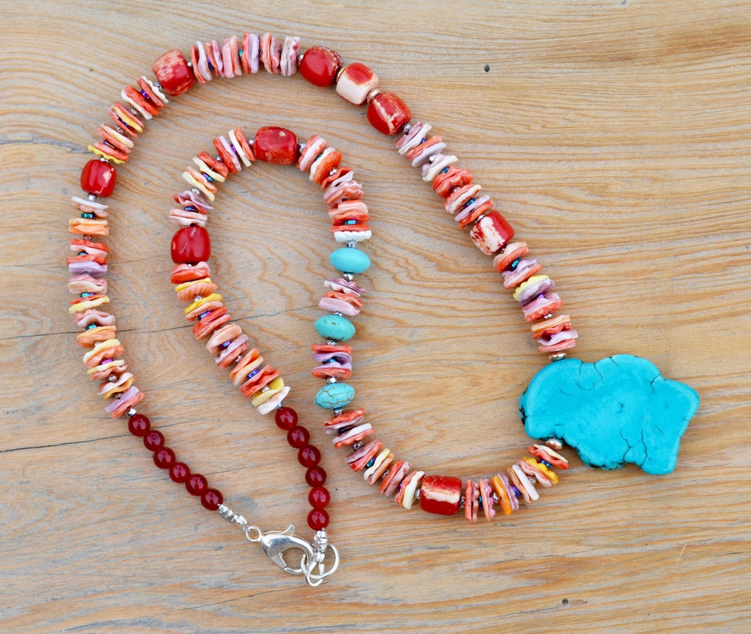 Red Shell Necklace with Turquoise Pendant - Etsy Italia