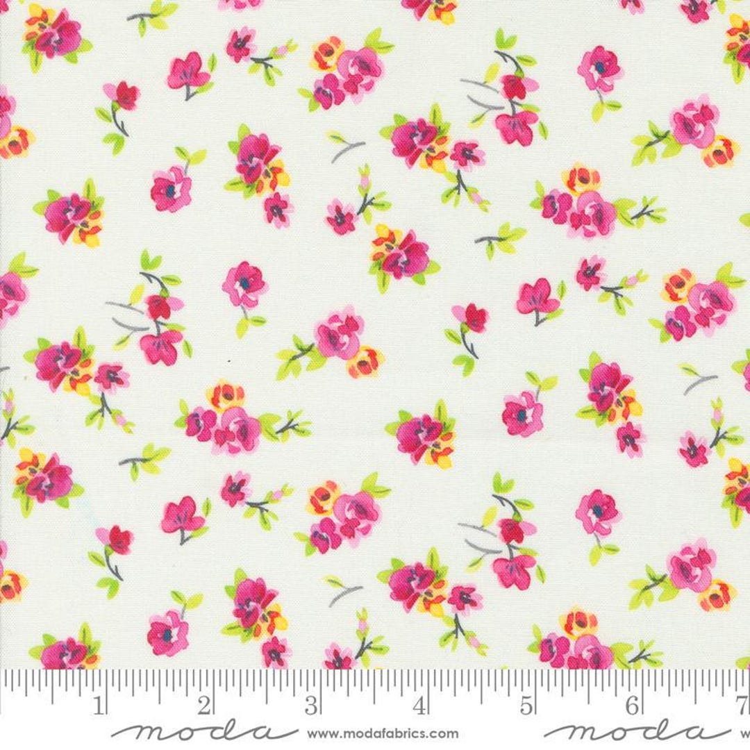 Flower Patches Vintage 21828 Cloud - Moda Fabrics - Floral Blossoms ...