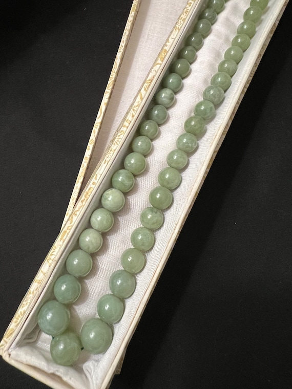 vintage graduated jade - Gem