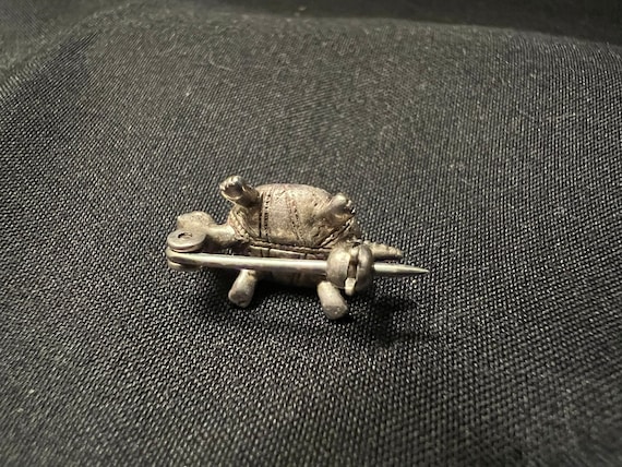 Small Vintage Egyptian Revival Green Scarab Turtle Pi… - Gem