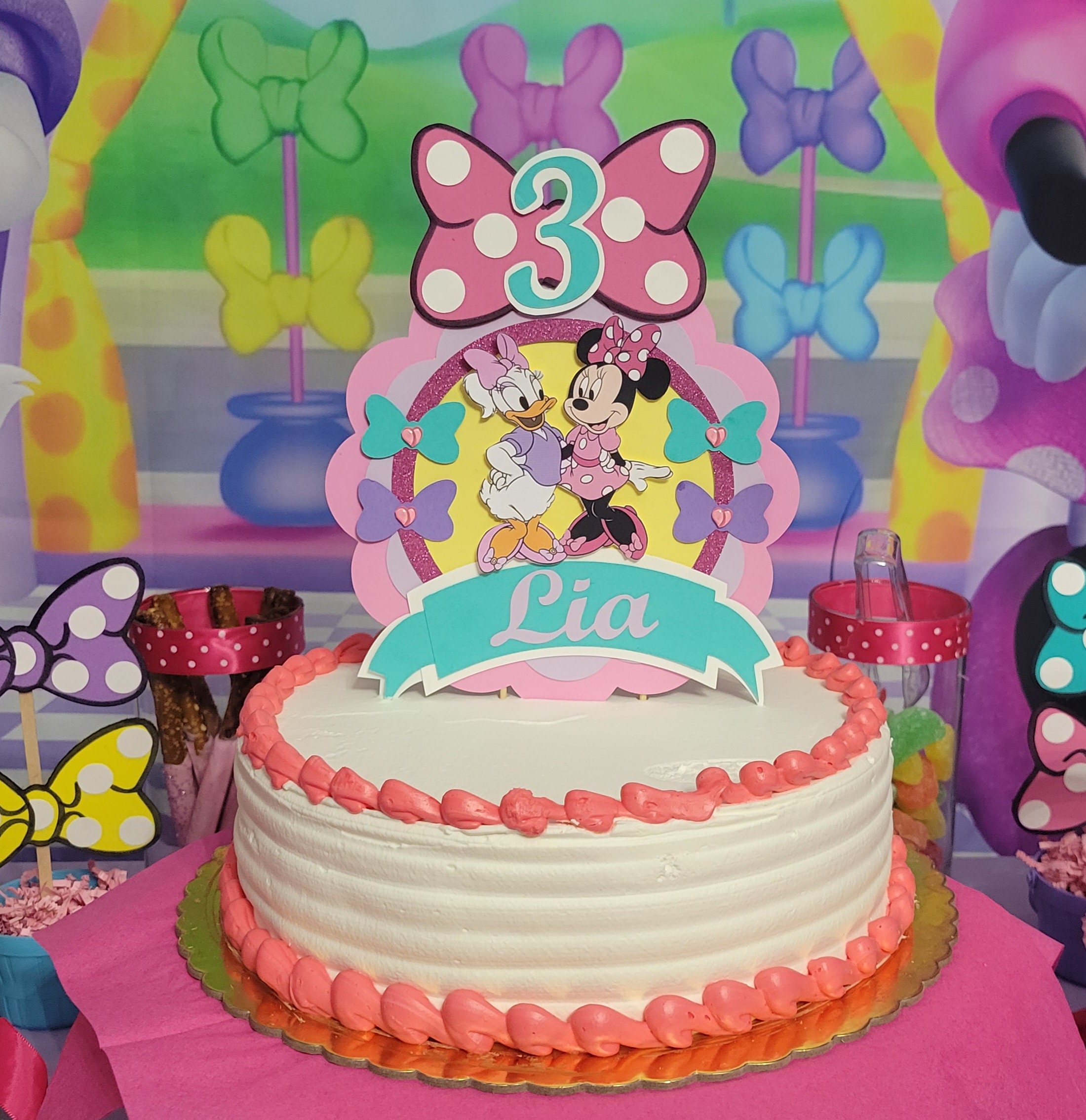 Minnie Mouse Bowtique Cake