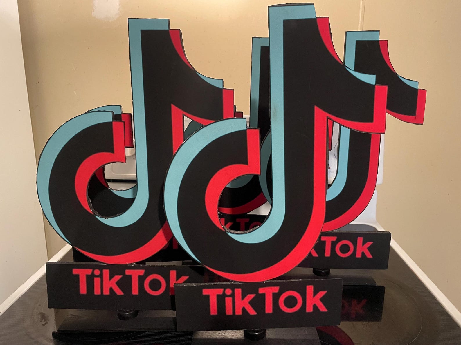 Inspired Tik Tok 18” Table Centerpiece/prop - Etsy