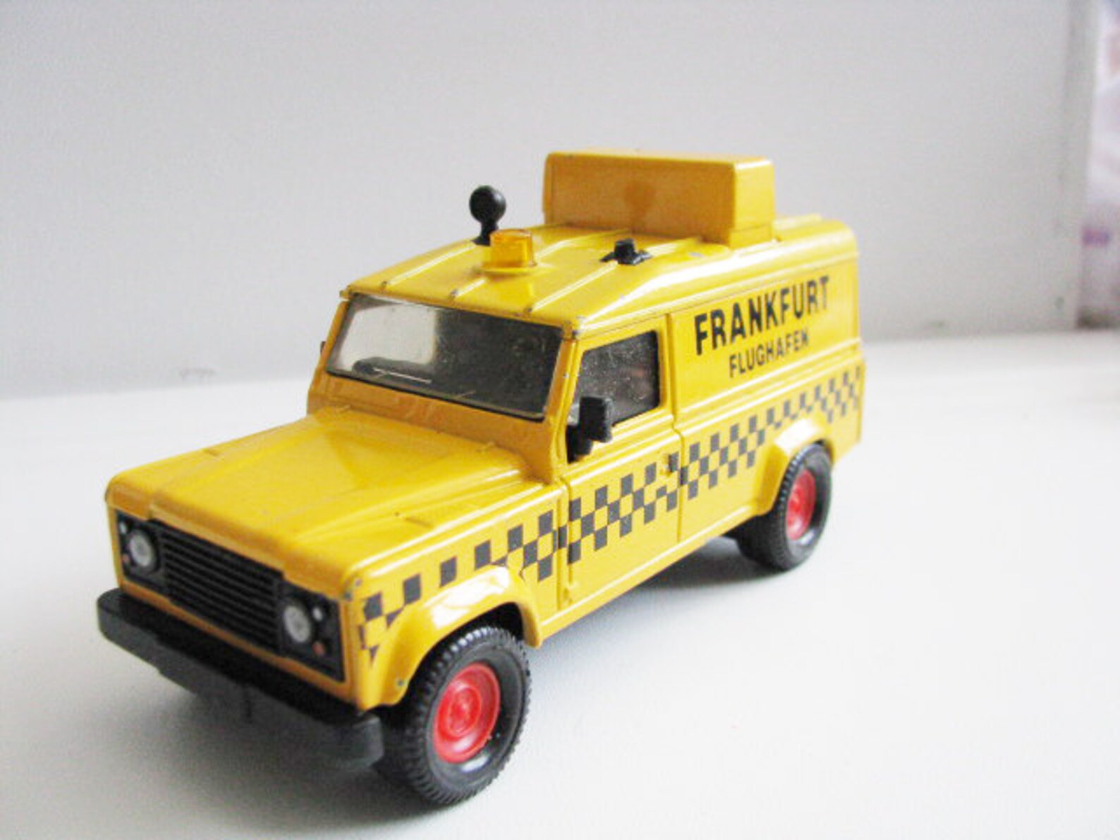 Matchbox Super Kings Land Rover Frankfurt Flughafen Truck - Etsy
