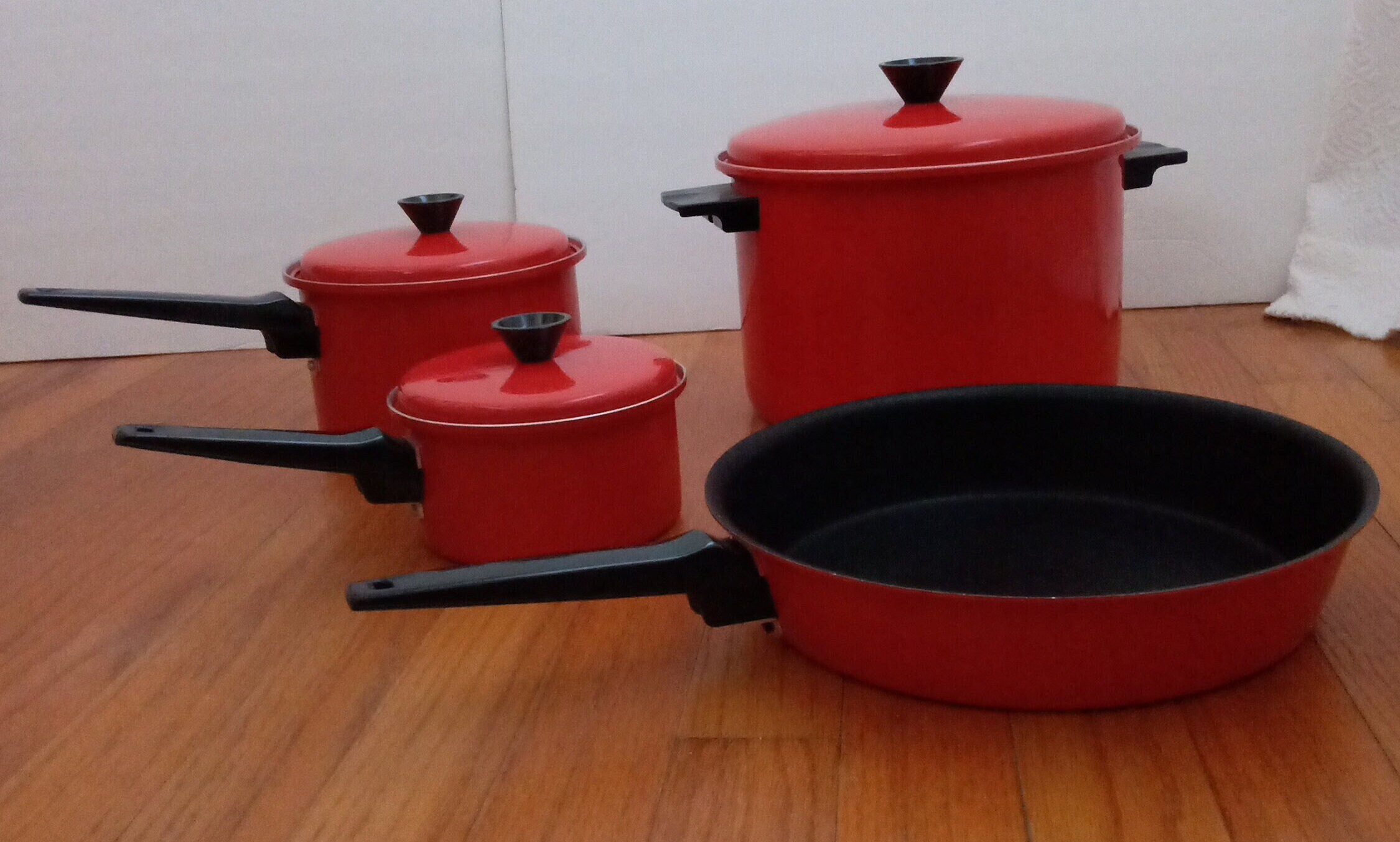 Vtg 60's Cookware Set 7 Piece New in Original Box Century Ware Color ...