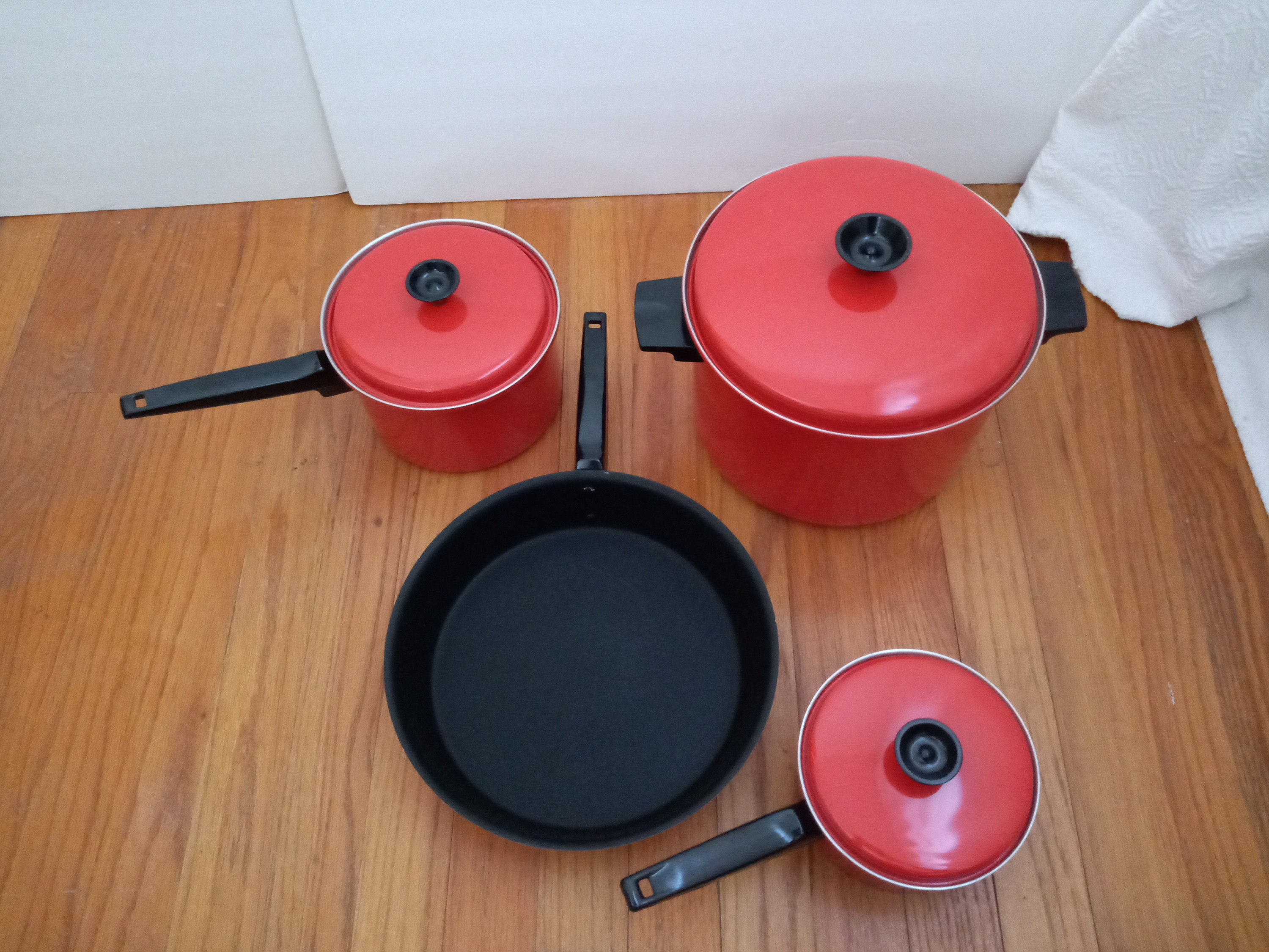 Vtg 60's Cookware Set 7 Piece New in Original Box Century Ware Color ...