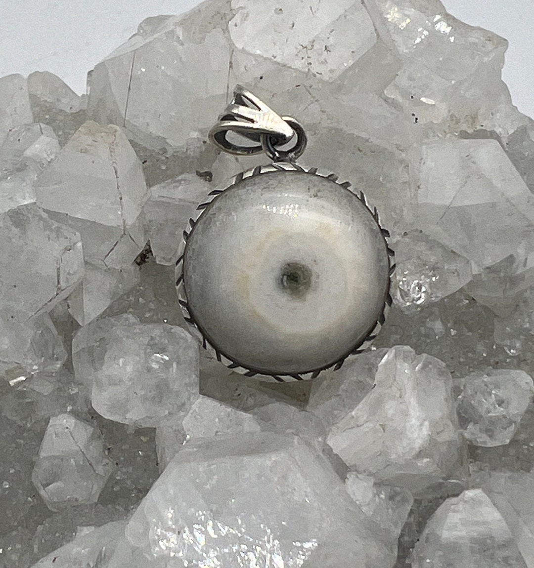 Geode Solar Slice Eye Pendant - Etsy