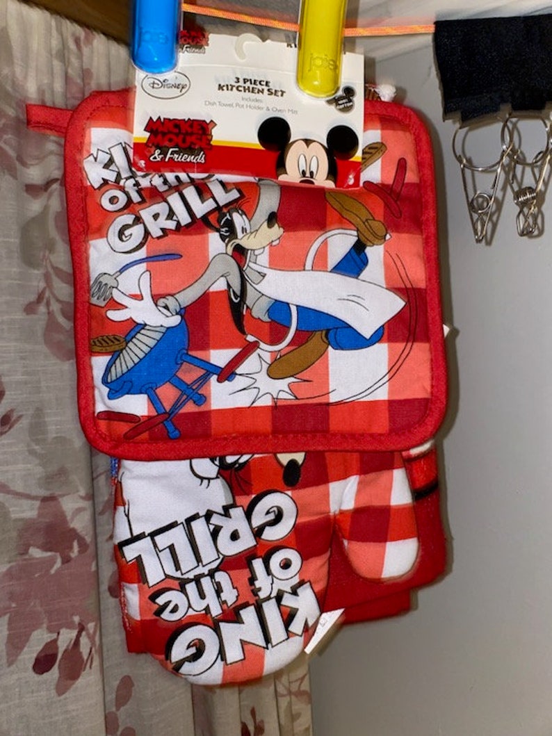 Vintage Disney Kitchen Towel Set Oven Mitt Pot Holder Goofy King of the ...