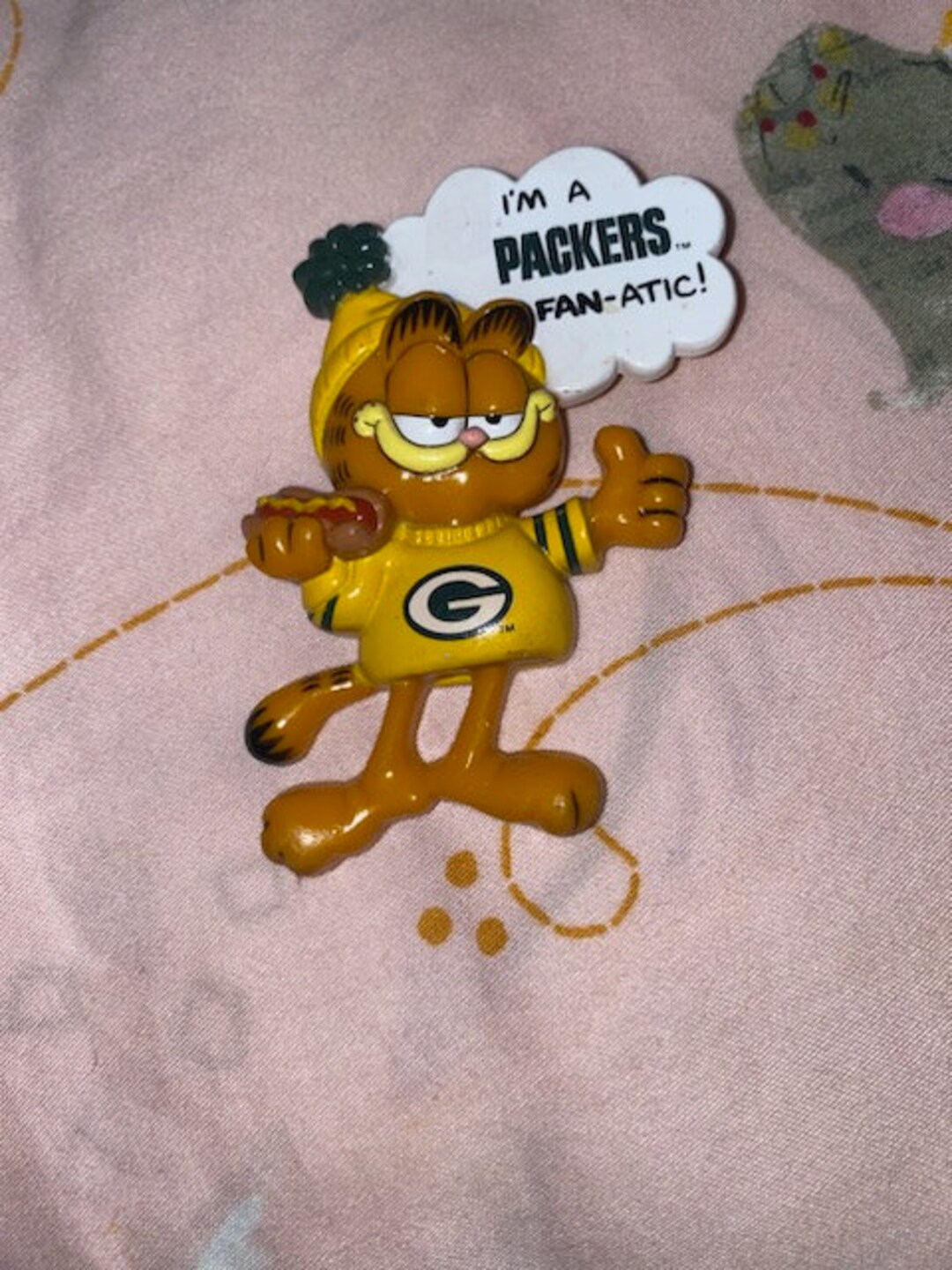 Vintage Garfield Green Bay Packers Pin Cat Holding Hot Dog Thumbs up I ...