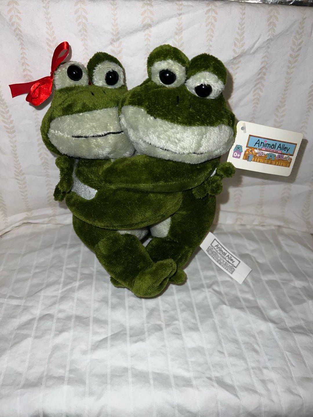 Vintage Animal Alley Frog Plush Hugging Frogs Dark Green NWTS Red ...