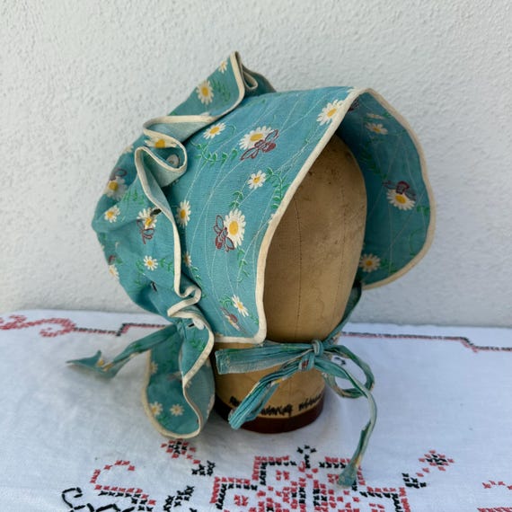 Rare 1930s Cotton Adult Bonnet with Bees and Daisies … - Gem