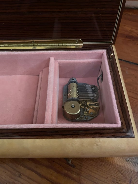 Vintage Reuge Musical Jewellery Box - Gem