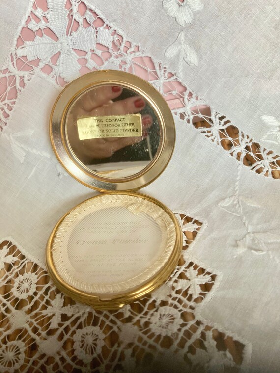 Vintage brass powder compact - Gem
