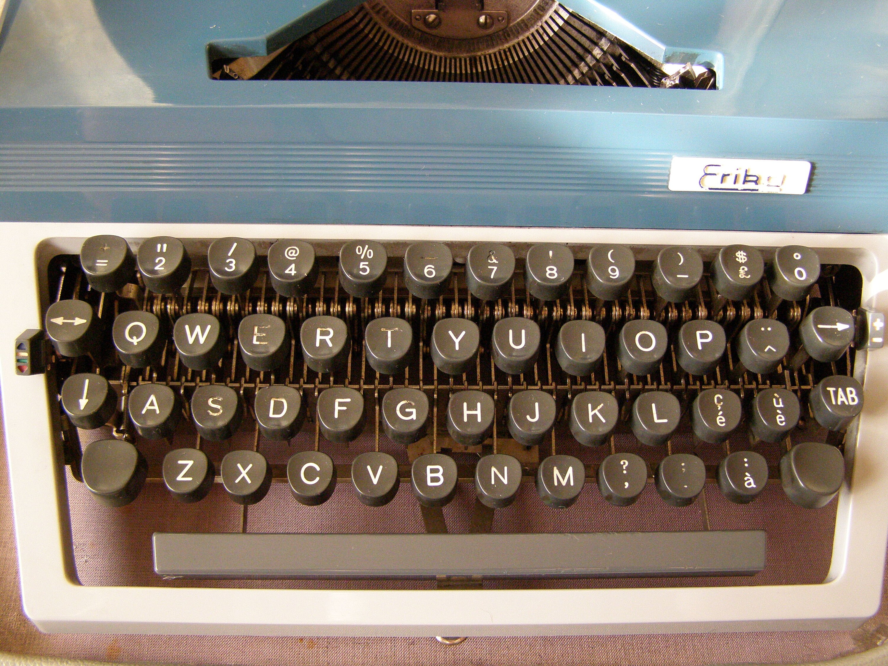 1960s ERIKA Model 40 Typewriter. QWERTY Keyboard. Manual Working ...