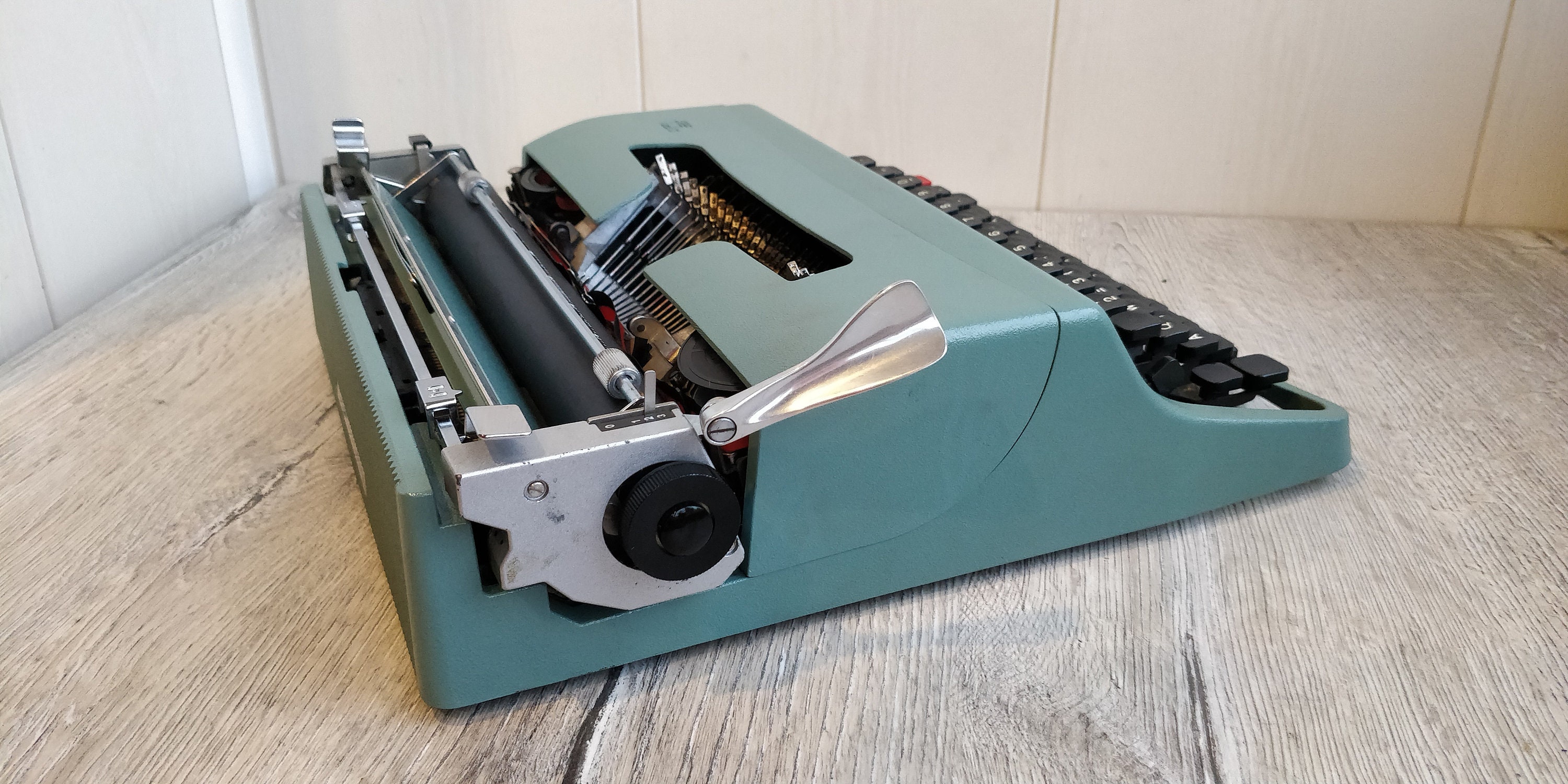 1970s OLIVETTI Lettera 32 Typewriter. Green Manual Typewriter. - Etsy