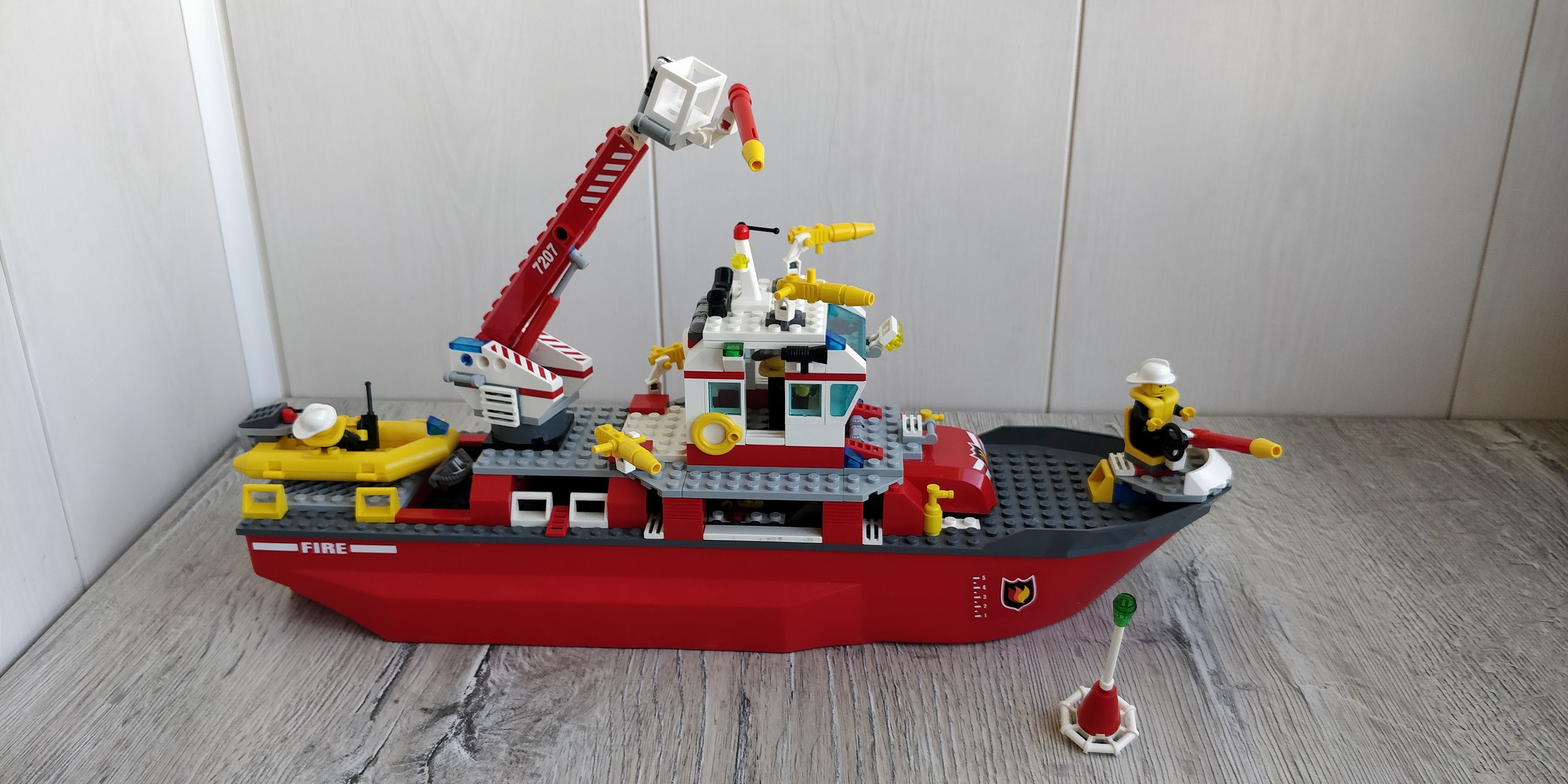 ショッピング最安価格 LEGO City Fire Ship (7207) LEGO City Fire boat Catawiki ...