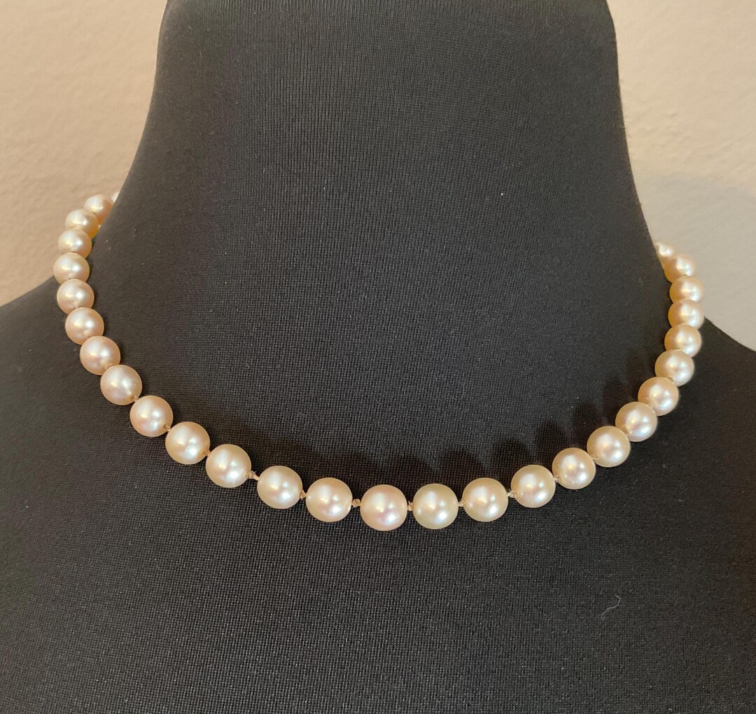 Vintage Classic Single-strand 16” Choker Necklace / Creamy Ivory Faux ...