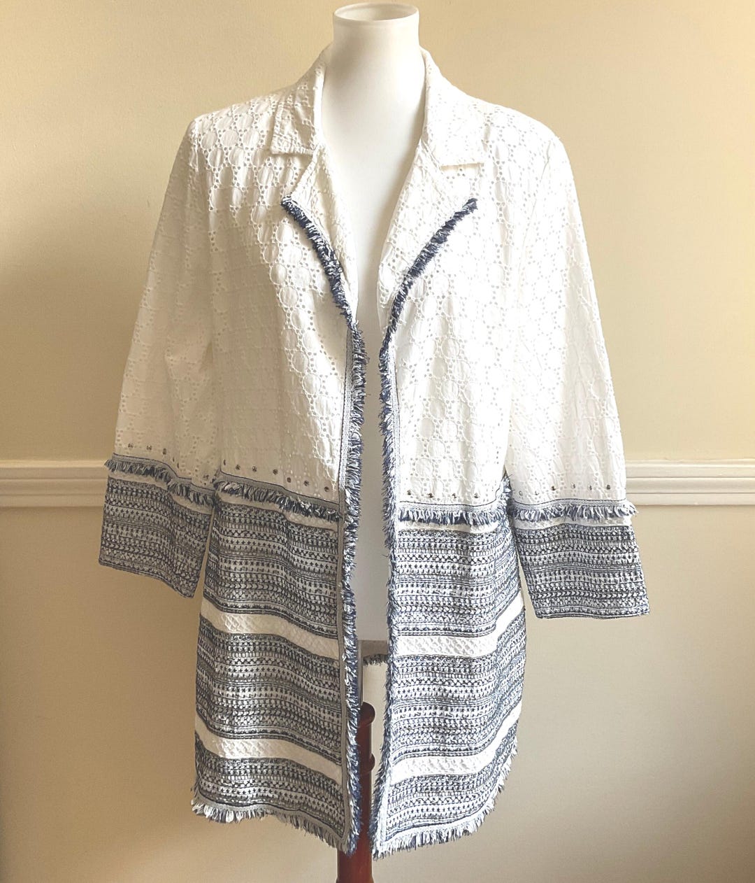 Chicos Eyelet Jacket Fringe Chicos Size 2 Lg 44 Chest / Chicos White ...