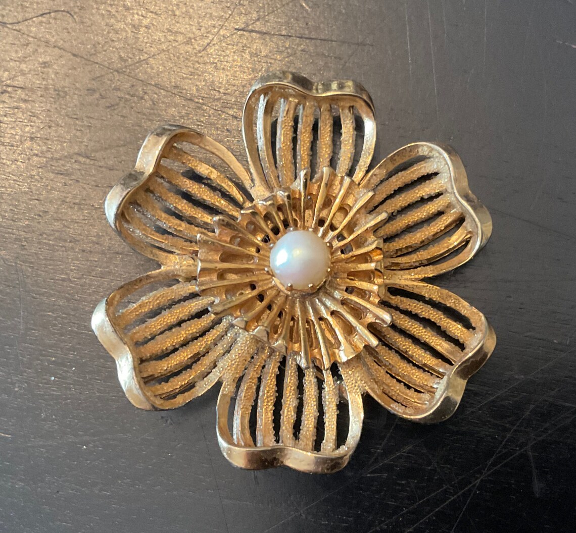 Vintage Kramer Real Pearl Gold Tone Flower Brooch / Kramer Natural ...