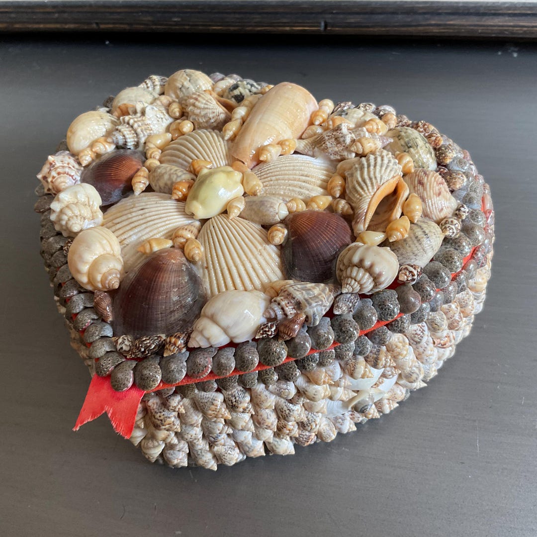Vintage HEART SHELL BOX / Shell Encrusted Trinket Box / Mosaic Shell ...