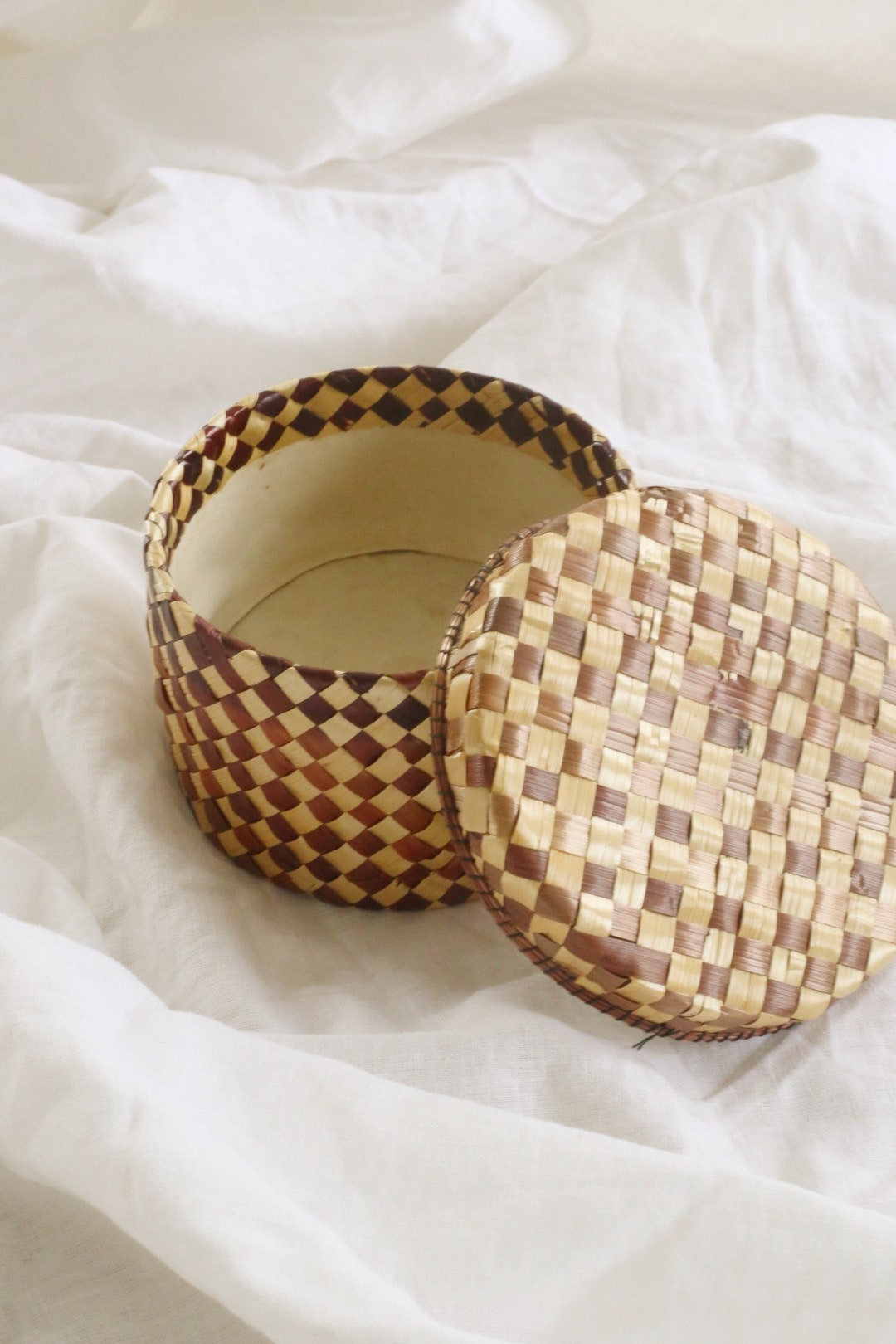 Vintage Woven Checkered Lidded Box / Vintage Wicker Woven Trinket Box ...