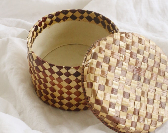 Vintage Woven Checkered Lidded Box / Vintage Wicker Woven Trinket Box ...