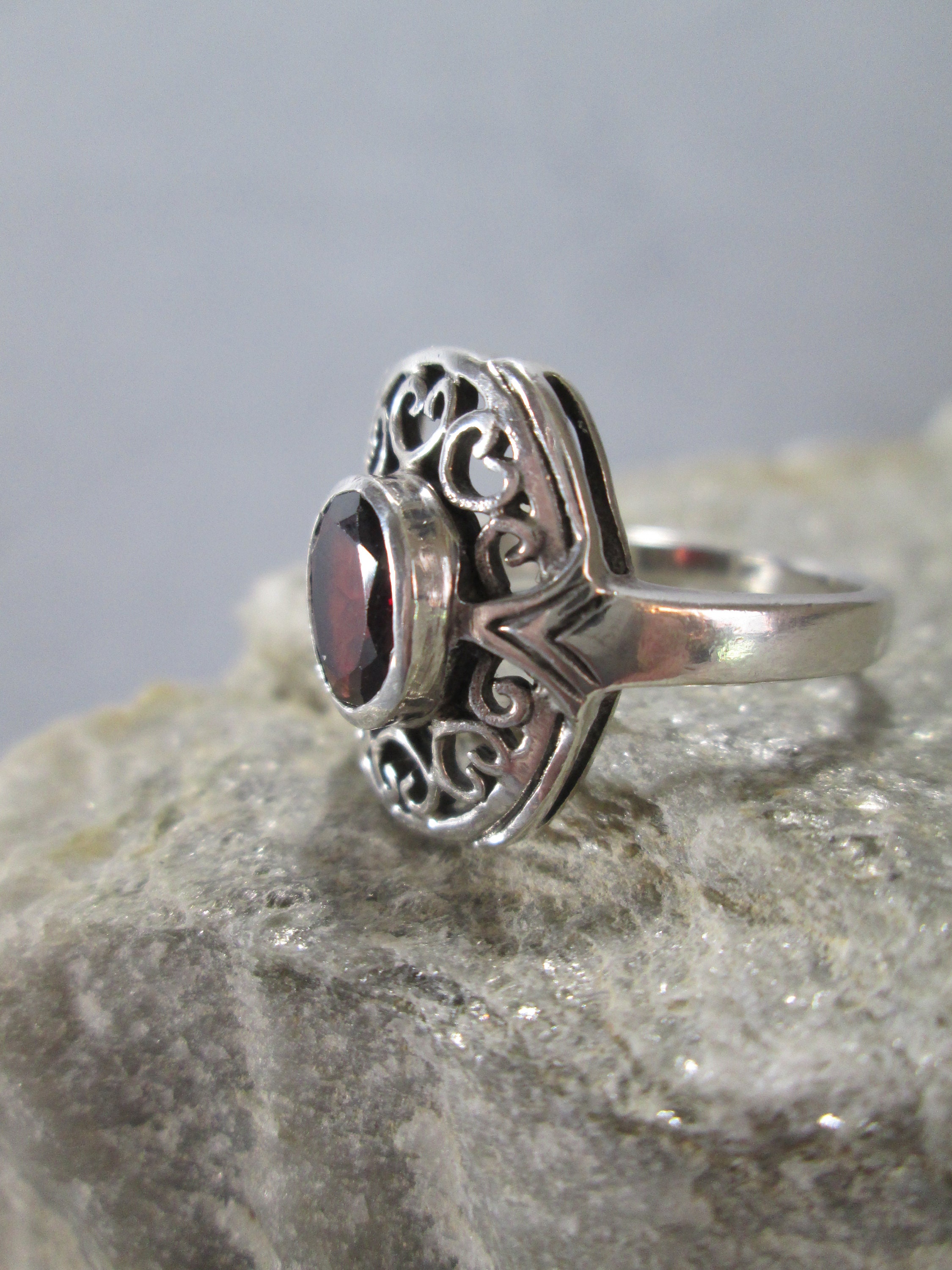 Handwerker Granat Ring, Sterling Silber durchbohrt Arbeit filigran ...