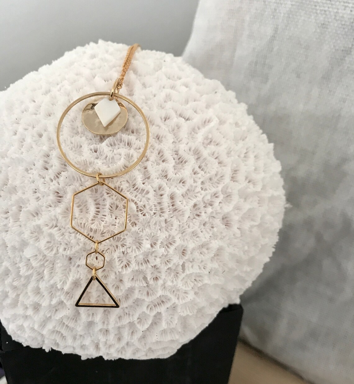 Géometric and Graphic Long Necklace With Circles Hexagons - Etsy