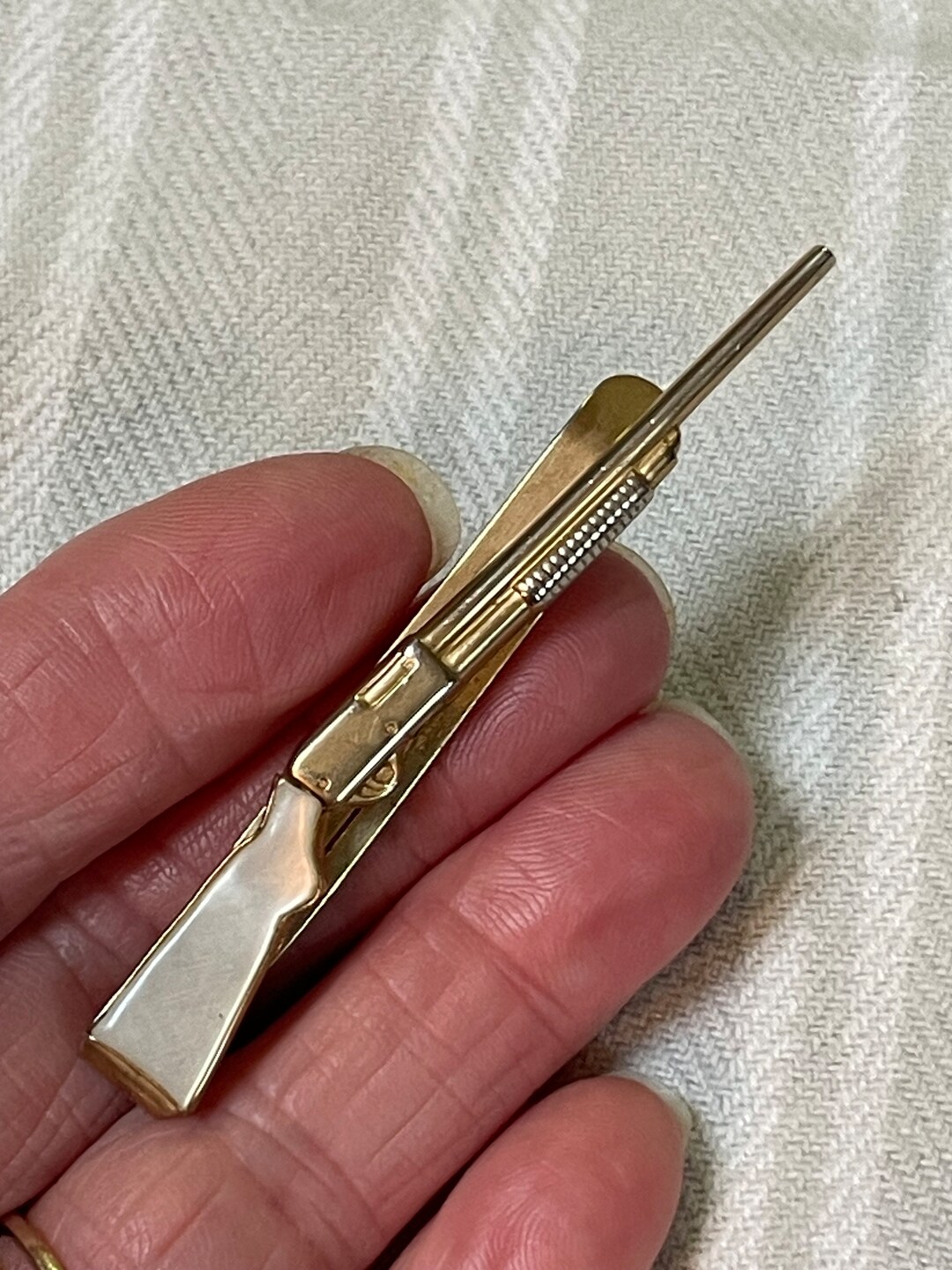 Swank Pump Shotgun Tie Clip Pearl Stock Gold Tone Rifle Tie Tack Gift ...