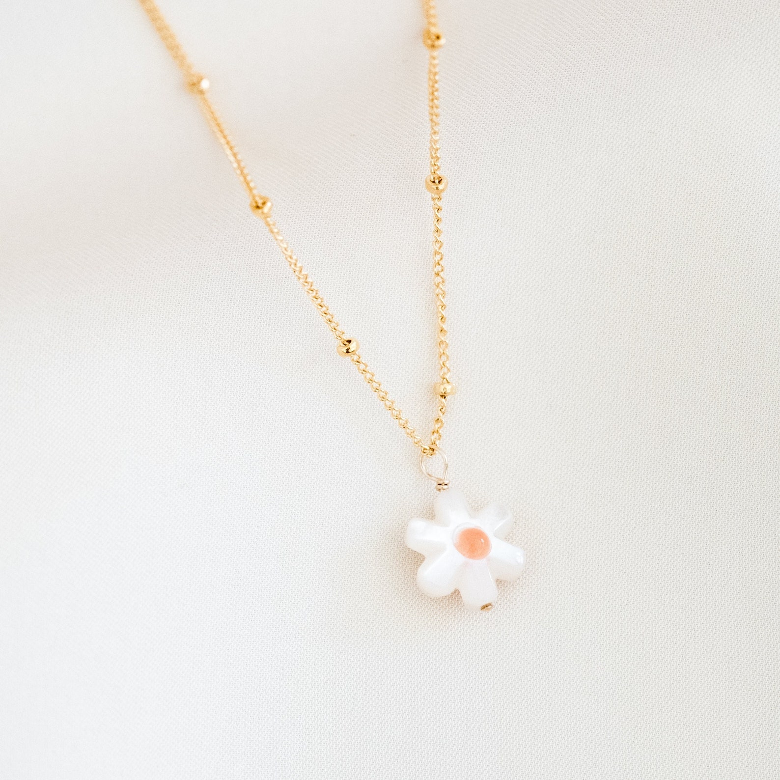 Gold Filled Daisy Necklace / Gold Flower Necklace / Dainty Beaded ...