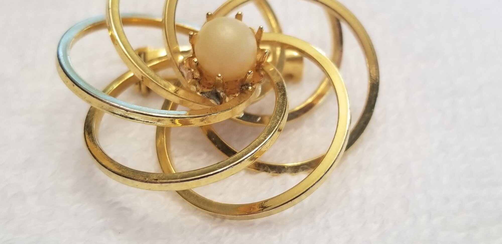 Vintage Gold Tone Interlocking Rings Brooch - Etsy