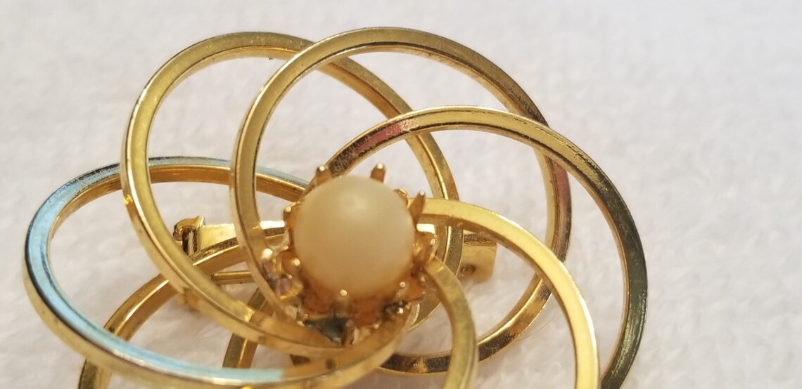 Vintage Gold Tone Interlocking Rings Brooch - Etsy