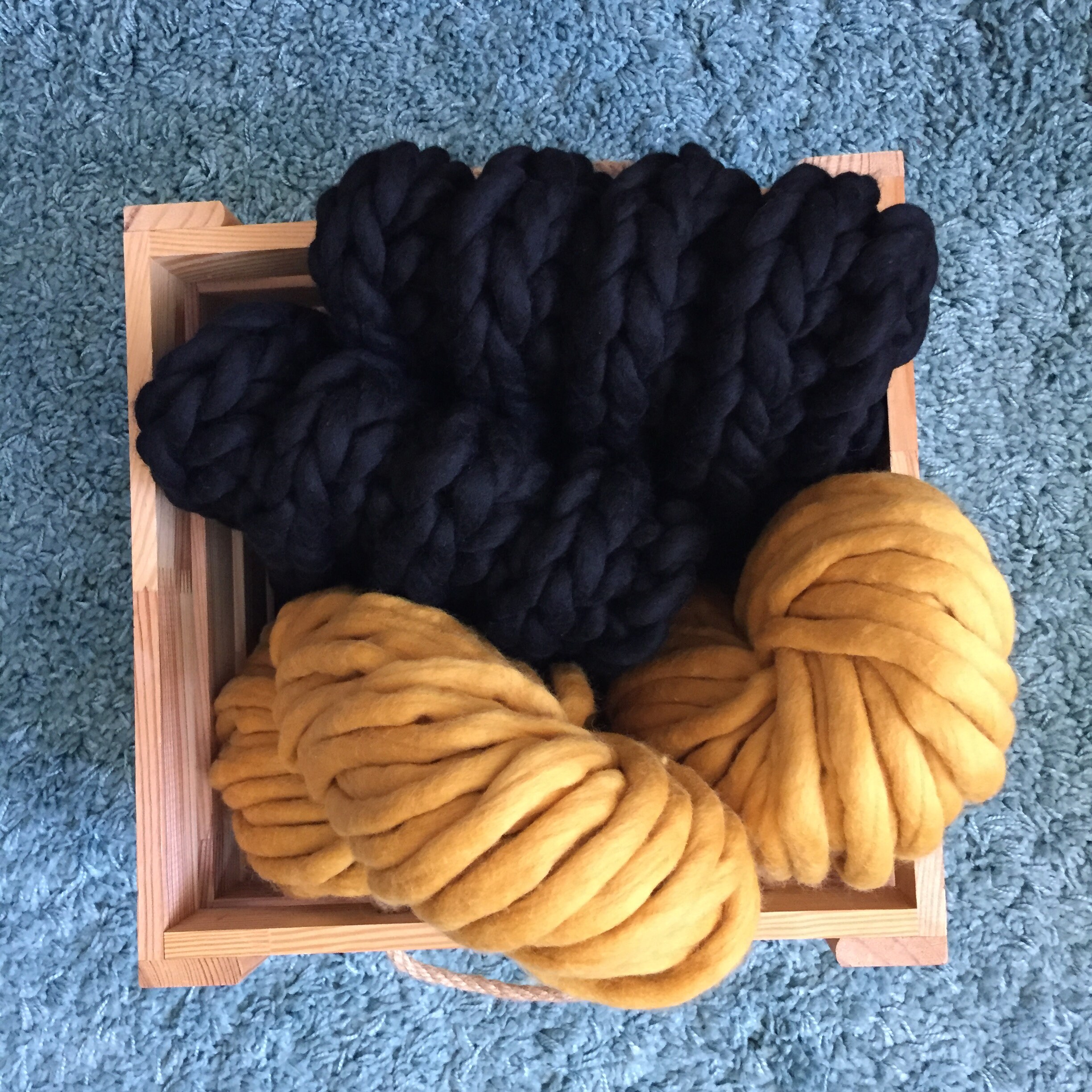 Black merino wool yarn chunky Single ply yarn Super chunky | Etsy