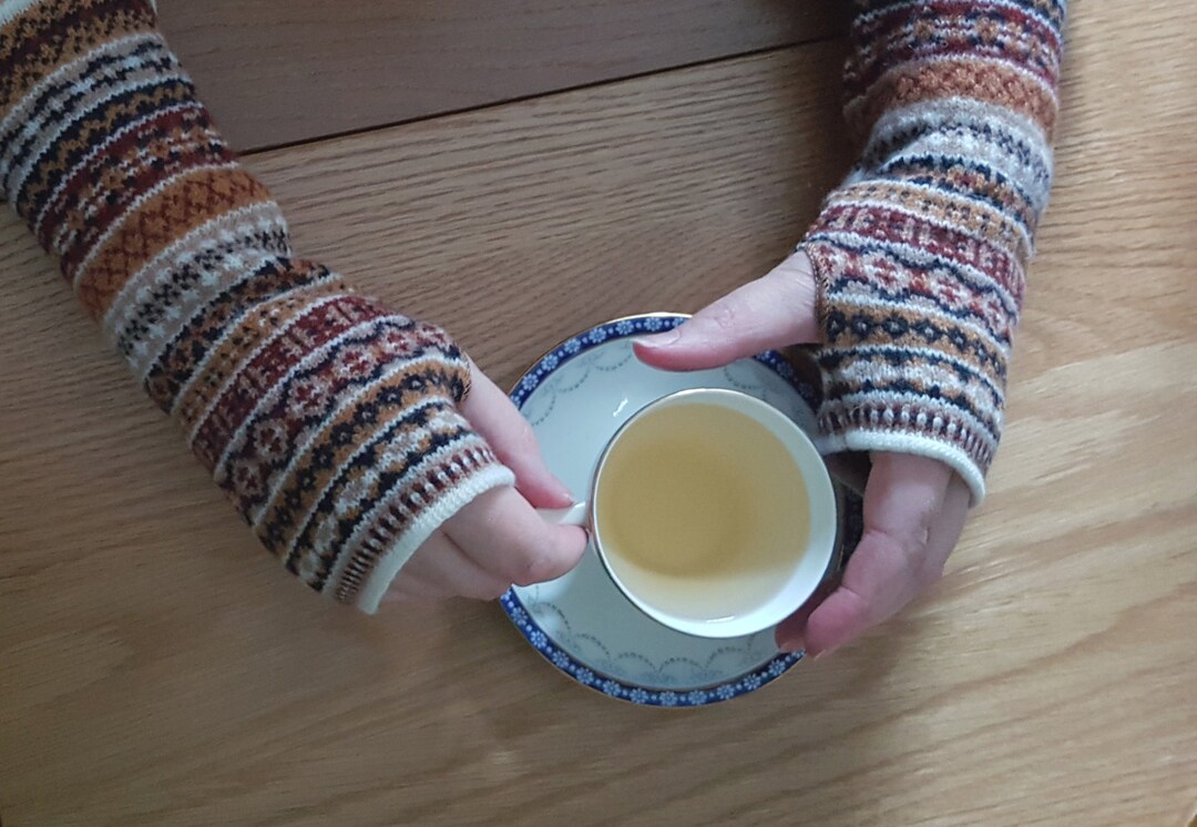Fair Isle Gauntlet Wristlet Gloves. Scottish Lambswool. Navy, Gold ...