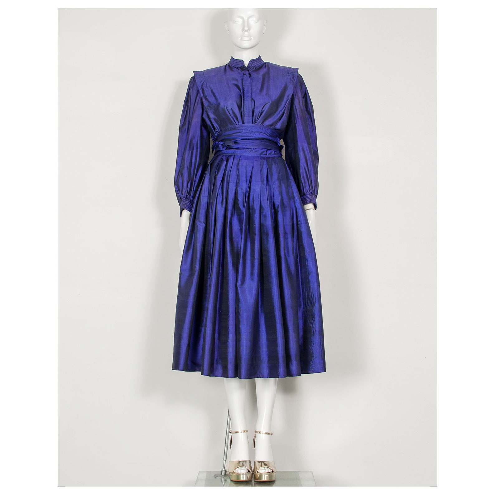 Rare Vintage 1978 Showpiece Vibrant Purple Changeant Silk PUCK & HANS 2 ...