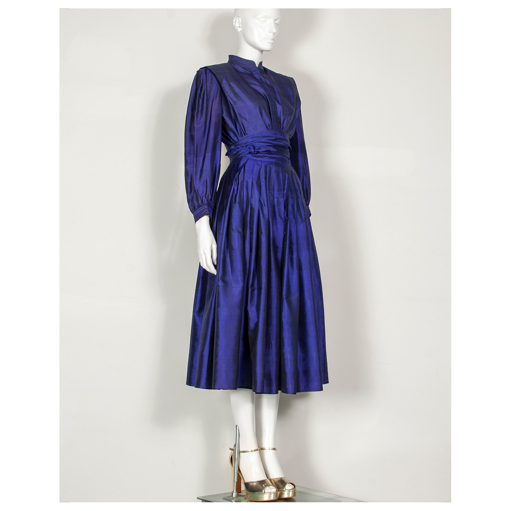 Rare Vintage 1978 Showpiece Vibrant Purple Changeant Silk PUCK & HANS 2 ...