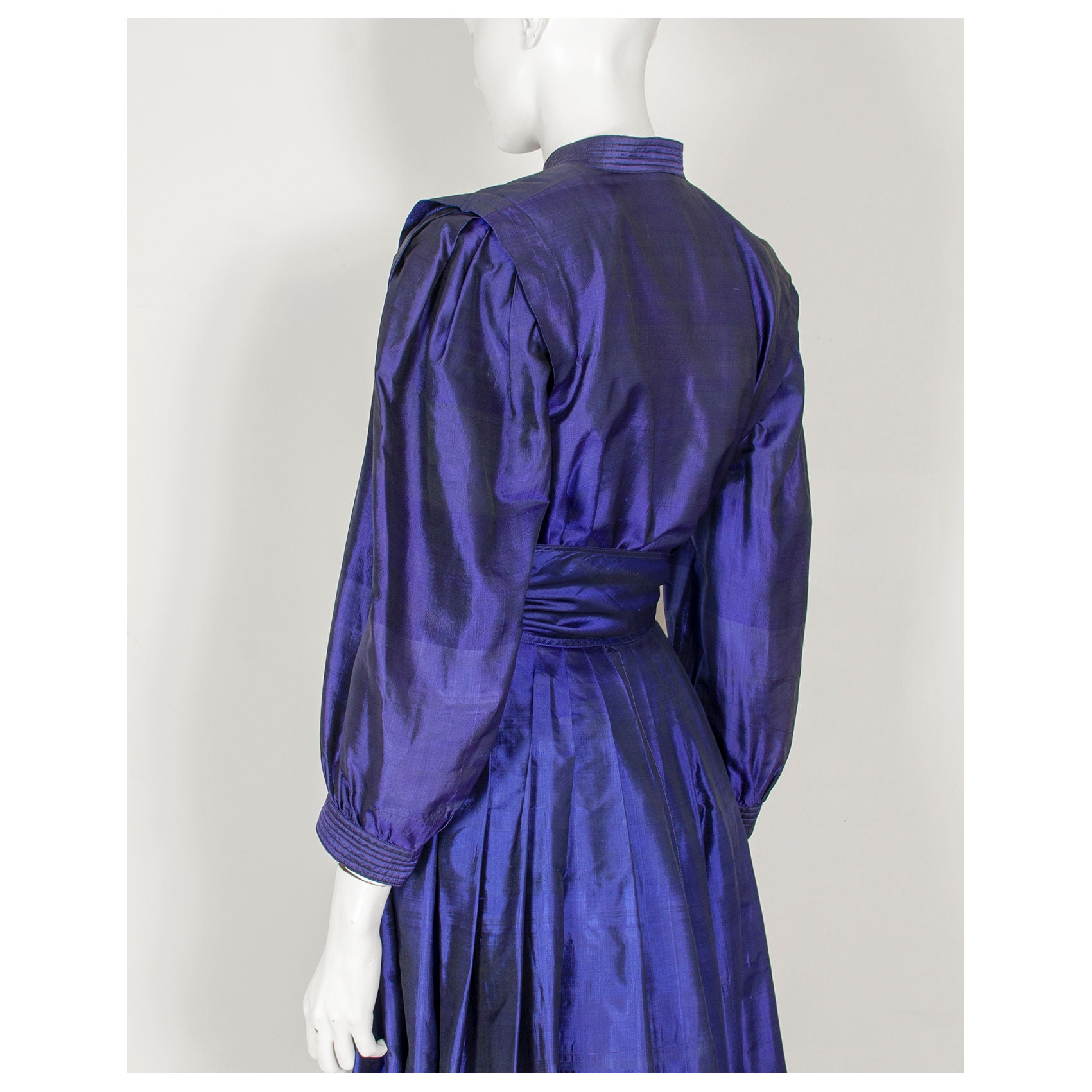 Rare Vintage 1978 Showpiece Vibrant Purple Changeant Silk PUCK & HANS 2 ...