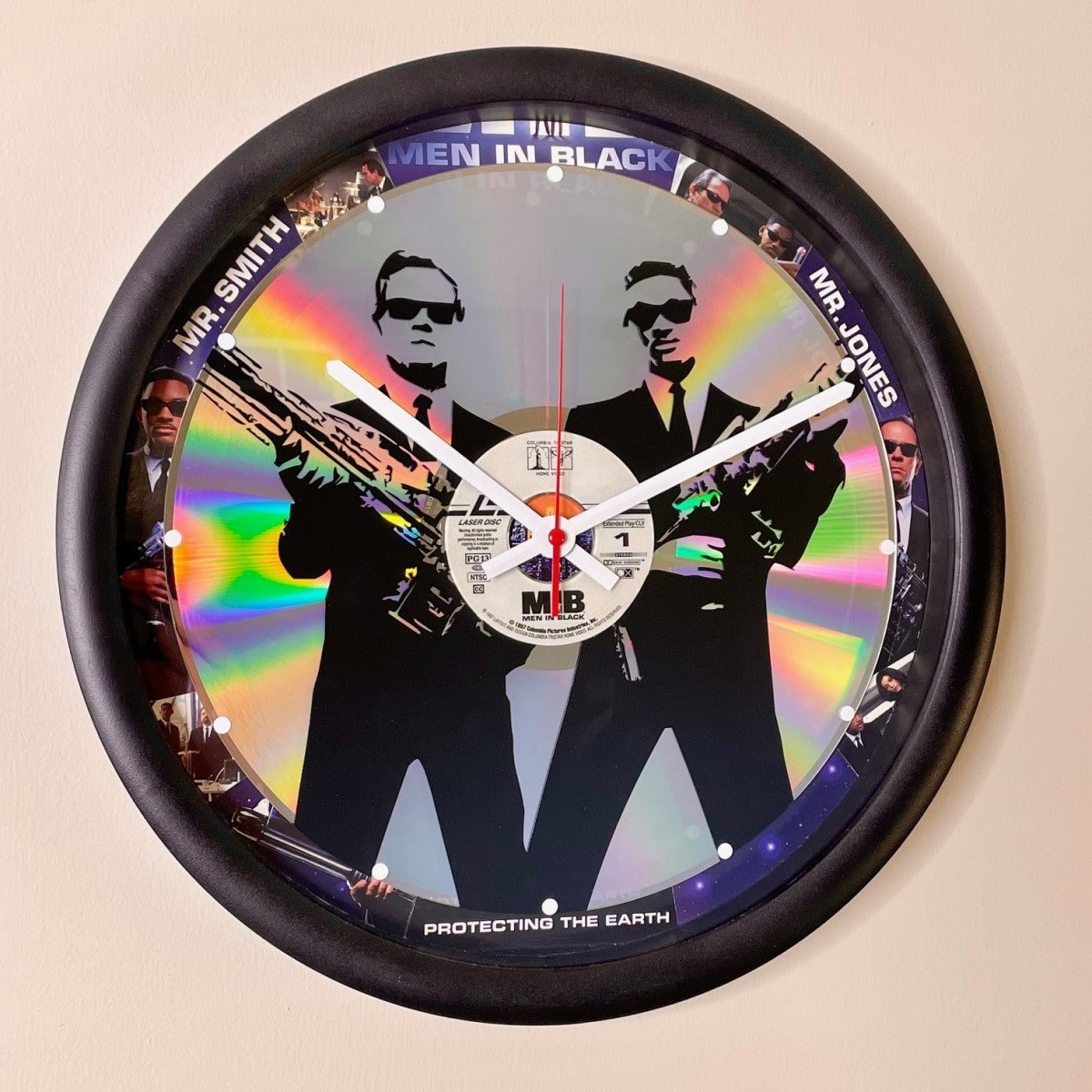 Men in Black Movie Laser Disc 15" Wall Clock, Will Smith, Tommy Lee ...