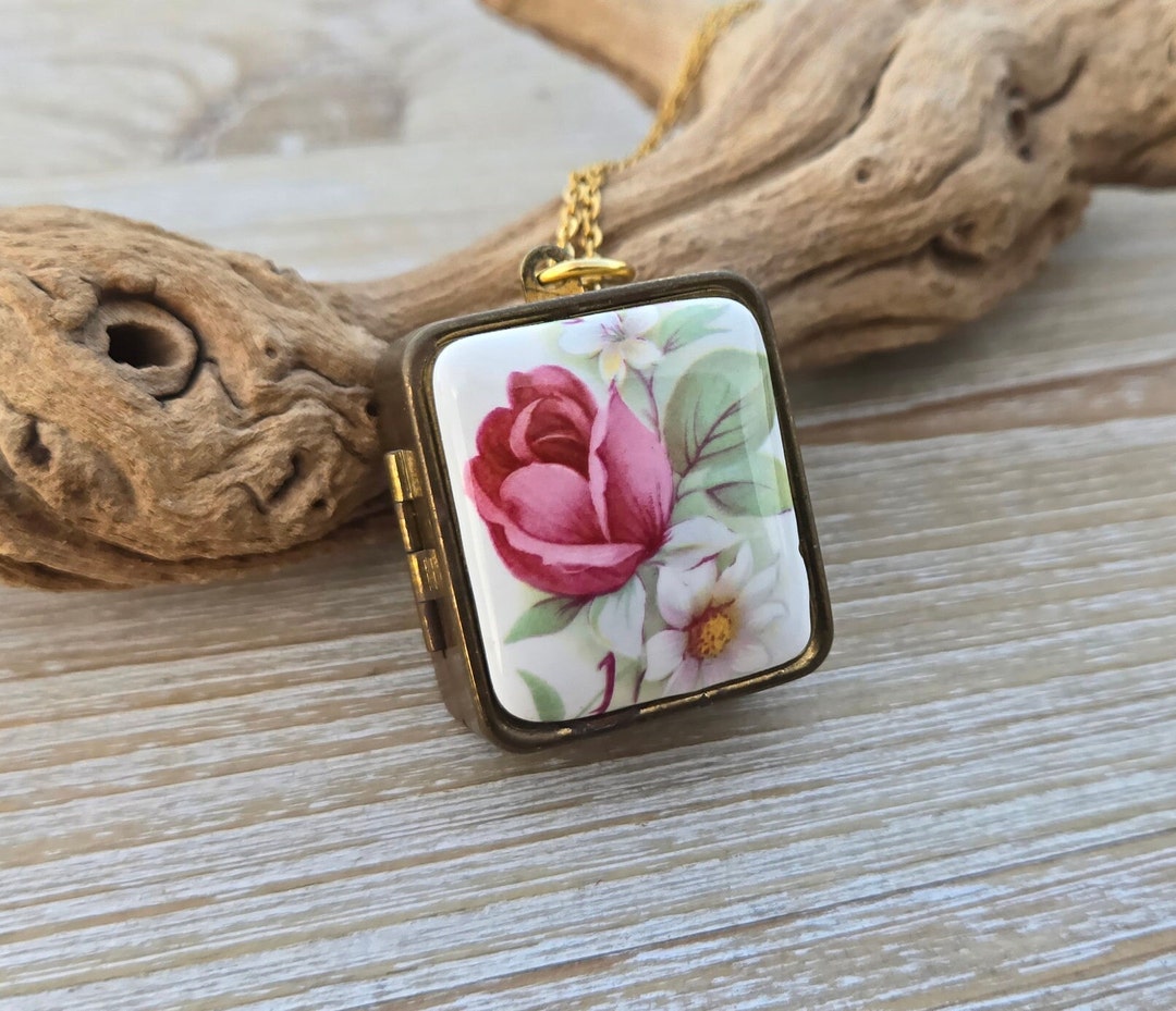 Vintage Rose Music Box Locket. Photo Locket. Plays Somewhere My Love ...