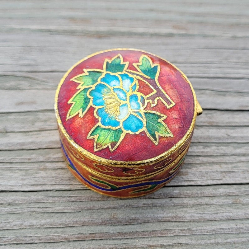 Tiny Trinket Gifts - 60+ Gift Ideas for 2025