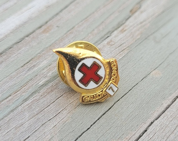 Vintage Blood Donor Pin. 7 Gallon. Unique Collectable. - Gem